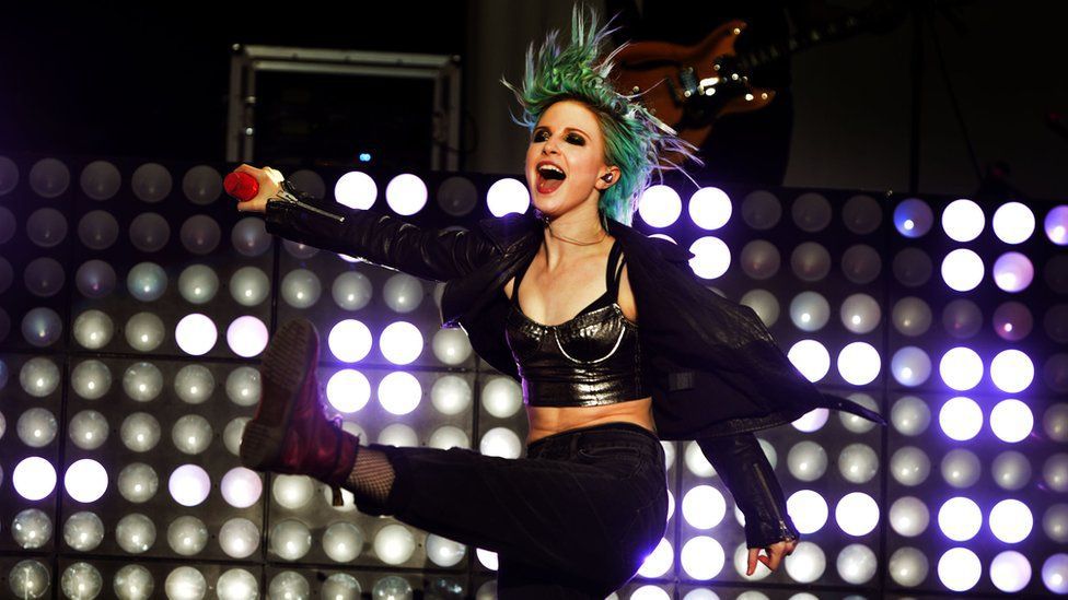 Paramore grava vídeo em estúdio e anima os fãs | Midiorama