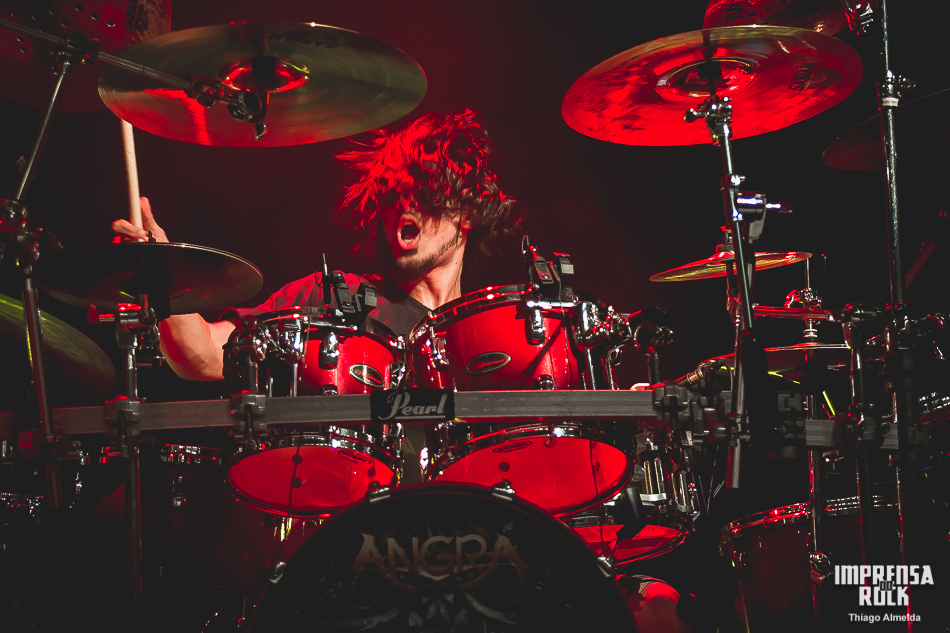 Angra em SP: celebrando 20 anos de aclamado álbum “Holy Land” em alto ...