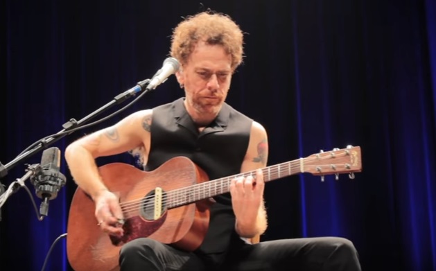 Nando Reis completa 54 anos de muito sucesso, MPB e all star azul ...