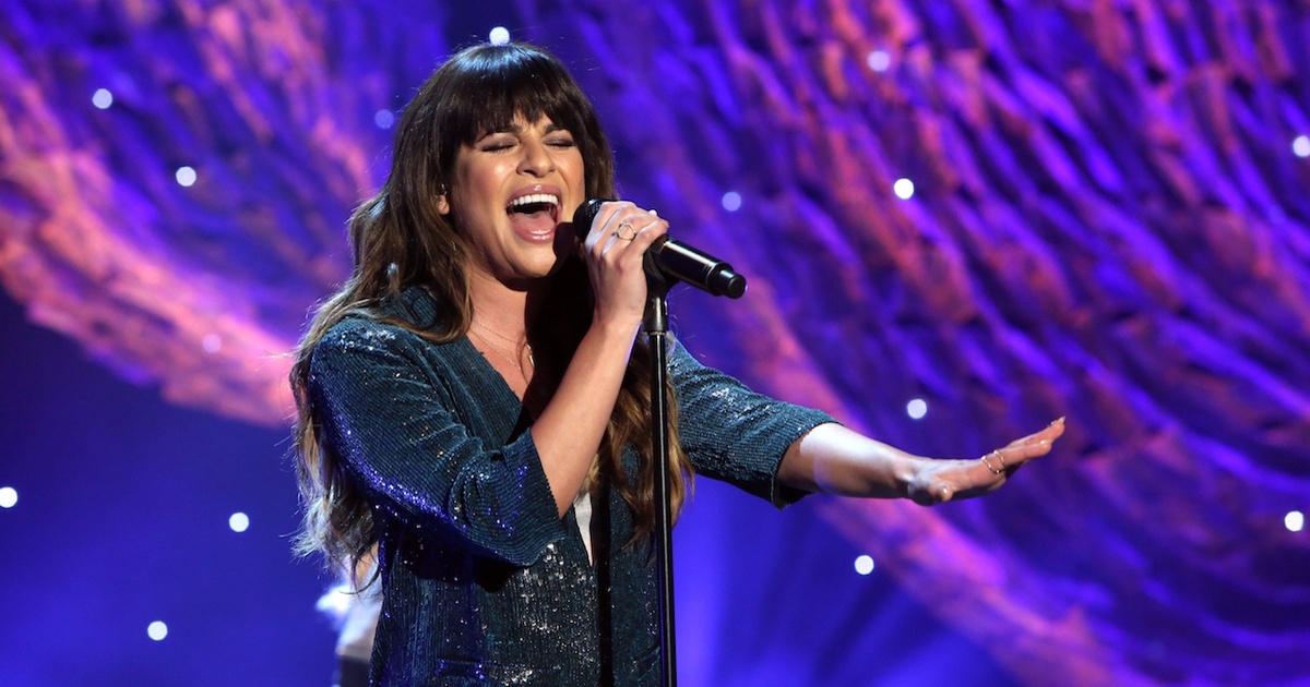 Lea Michele: a nossa eterna Rachel de Glee canta “Love is Alive” em ...