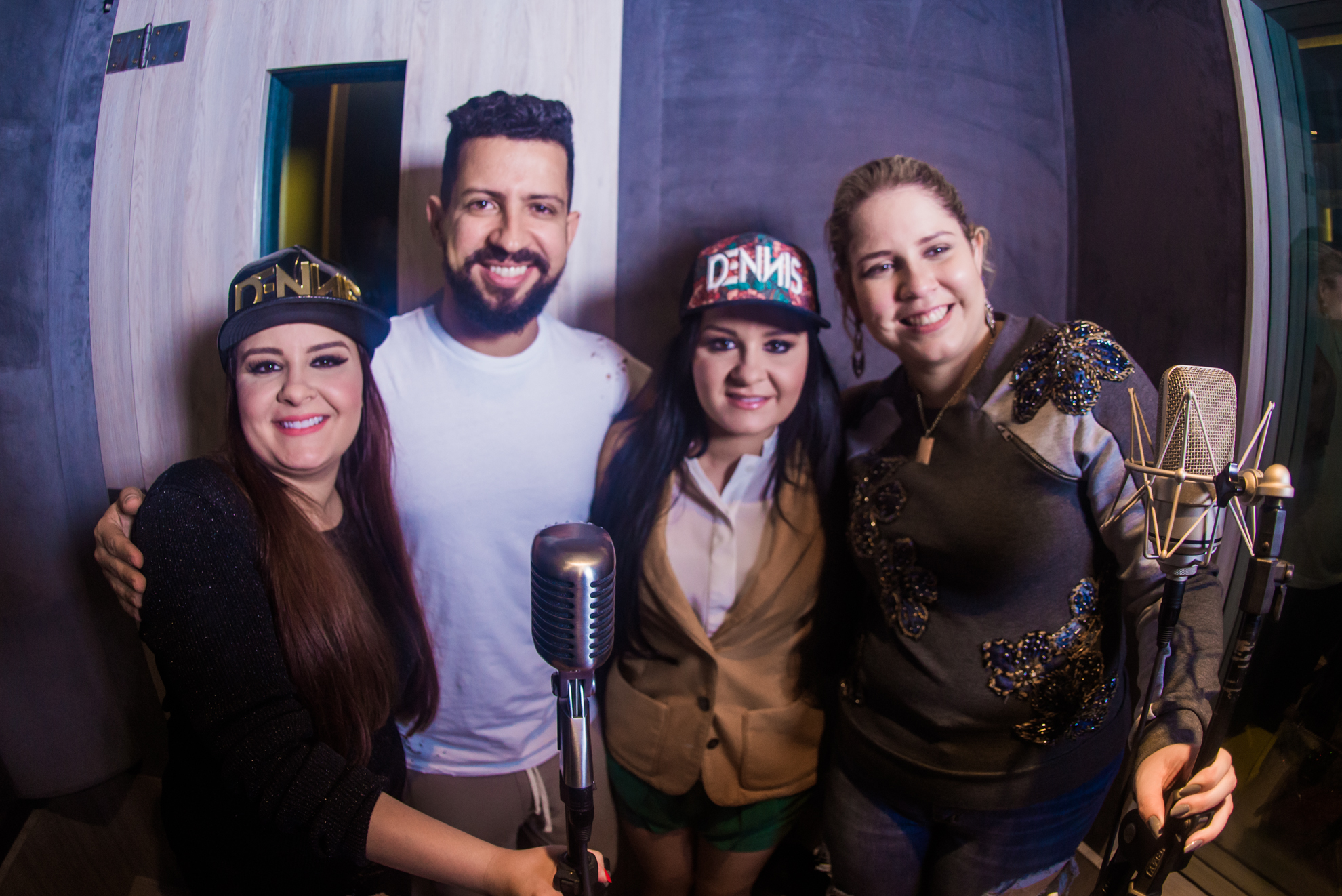 Dennis lança “Um Brinde”, novo hit com as ‘Patroas’ Marília Mendonça e ...