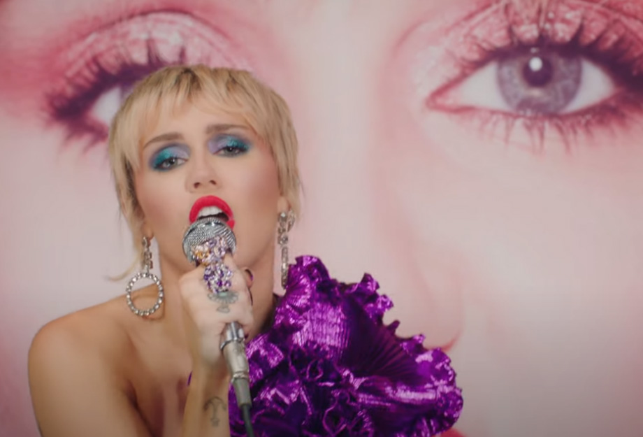 Miley Cyrus faz apresentação poderosa do single “Midnight Sky” no “The ...
