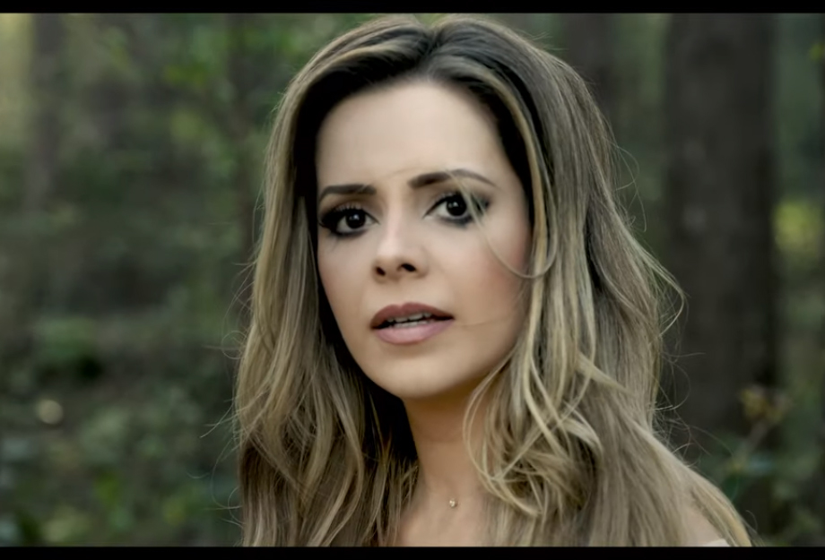 Um é bom, dois é pouco e três é Sandy! Cantora lança clipe com as três ...