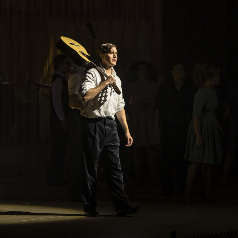 TOM JOBIM MUSICAL: superprodução sobre a vida e obra do compositor ...